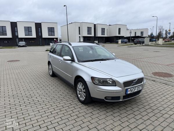 Volvo V50 2006 in Vilnius, with an engine capacity of 1.60 L and mileage of 350 thousand km for 850 €, photo 2 on AUTOMOTO.COM.LV