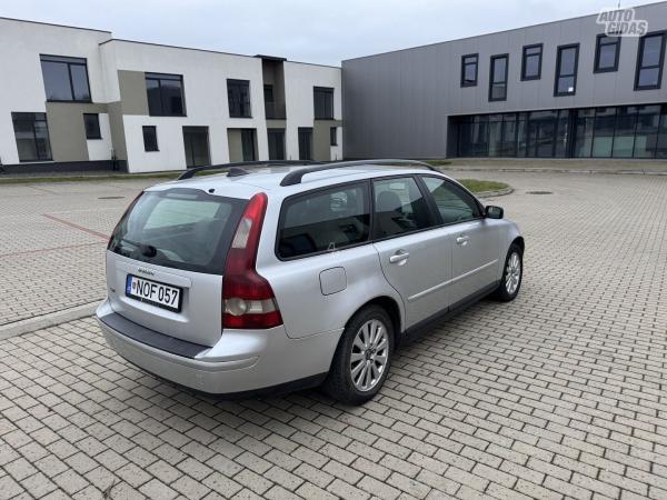 Volvo V50 2006 in Vilnius, with an engine capacity of 1.60 L and mileage of 350 thousand km for 850 €, photo 3 on AUTOMOTO.COM.LV