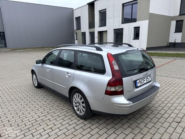 Volvo V50 2006 in Vilnius, with an engine capacity of 1.60 L and mileage of 350 thousand km for 850 €, photo 4 on AUTOMOTO.COM.LV