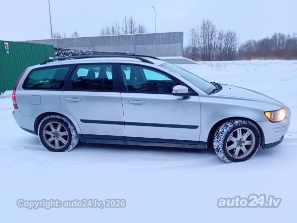Volvo V50 2006 Tallina, ar dzinēja tilpumu 2.00 L un nobraukumu 278 tūkst. km par 2500 €, foto 4 vietnē AUTOMOTO.COM.LV