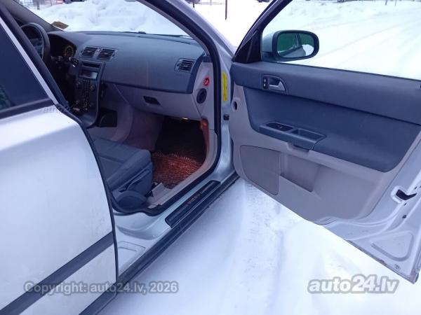 Volvo V50 2006 Tallina, ar dzinēja tilpumu 2.00 L un nobraukumu 278 tūkst. km par 2500 €, foto 5 vietnē AUTOMOTO.COM.LV