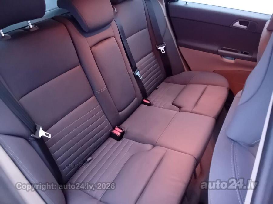 Volvo V50 2006 Tallina, ar dzinēja tilpumu 2.00 L un nobraukumu 278 tūkst. km par 2500 €, foto 7 vietnē AUTOMOTO.COM.LV