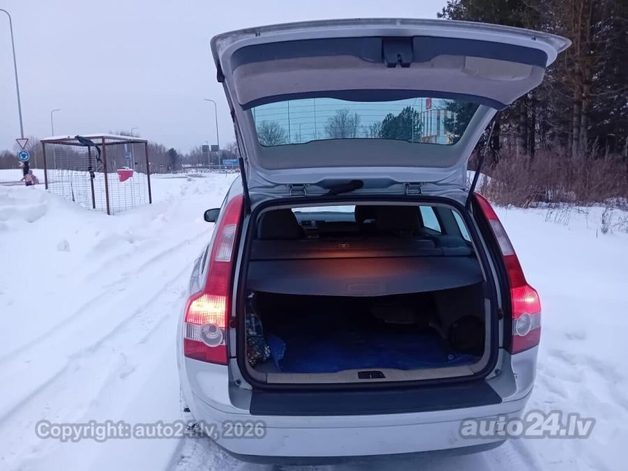 Volvo V50 2006 Tallina, ar dzinēja tilpumu 2.00 L un nobraukumu 278 tūkst. km par 2500 €, foto 9 vietnē AUTOMOTO.COM.LV