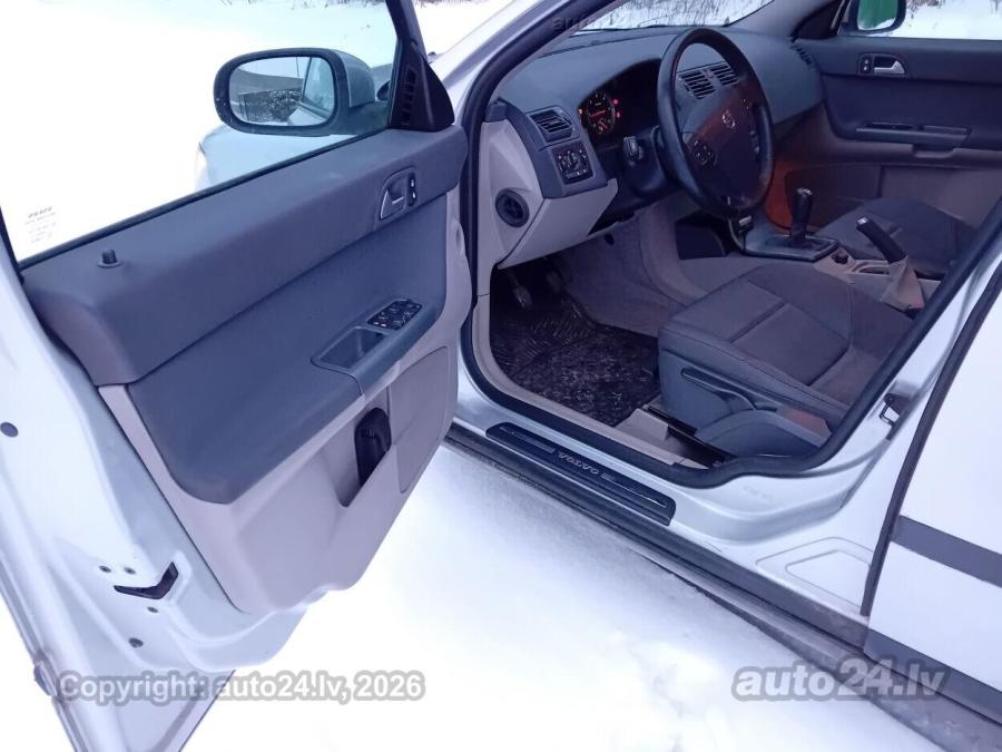 Volvo V50 2006 Tallina, ar dzinēja tilpumu 2.00 L un nobraukumu 278 tūkst. km par 2500 €, foto 11 vietnē AUTOMOTO.COM.LV
