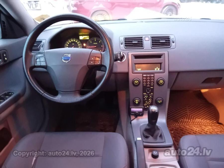 Volvo V50 2006 Tallina, ar dzinēja tilpumu 2.00 L un nobraukumu 278 tūkst. km par 2500 €, foto 14 vietnē AUTOMOTO.COM.LV