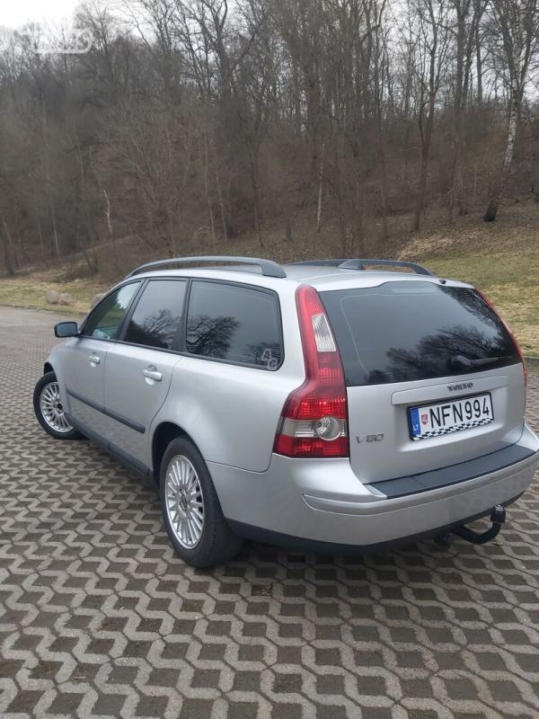 Volvo V50 2006 in Vilnius, with an engine capacity of 1.60 L and mileage of 294 thousand km for 1280 €, photo 1 on AUTOMOTO.COM.LV