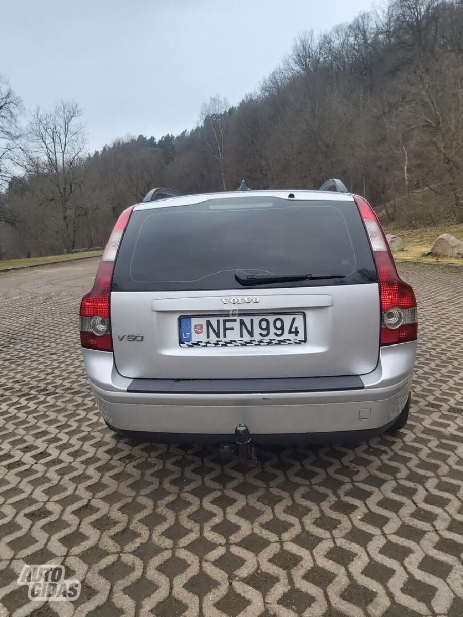 Volvo V50 2006 Viļņa, ar dzinēja tilpumu 1.60 L un nobraukumu 294 tūkst. km par 1280 €, foto 6 vietnē AUTOMOTO.COM.LV