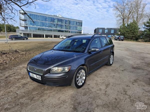 Volvo V50 2006 in Vilnius, with an engine capacity of 2.00 L and mileage of 378 thousand km for 1290 €, photo 1 on AUTOMOTO.COM.LV