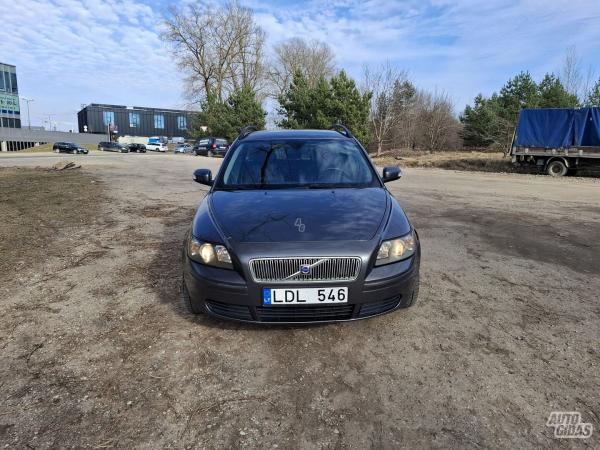 Volvo V50 2006 in Vilnius, with an engine capacity of 2.00 L and mileage of 378 thousand km for 1290 €, photo 2 on AUTOMOTO.COM.LV