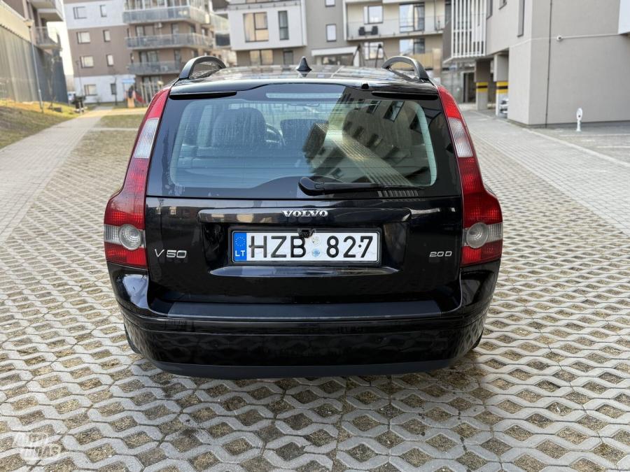 Volvo V50 2006 Viļņa, ar dzinēja tilpumu 2.00 L un nobraukumu 241 tūkst. km par 1750 €, foto 4 vietnē AUTOMOTO.COM.LV