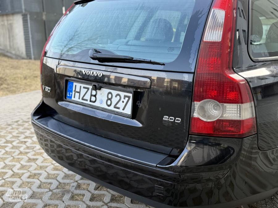 Volvo V50 2006 Viļņa, ar dzinēja tilpumu 2.00 L un nobraukumu 241 tūkst. km par 1750 €, foto 6 vietnē AUTOMOTO.COM.LV