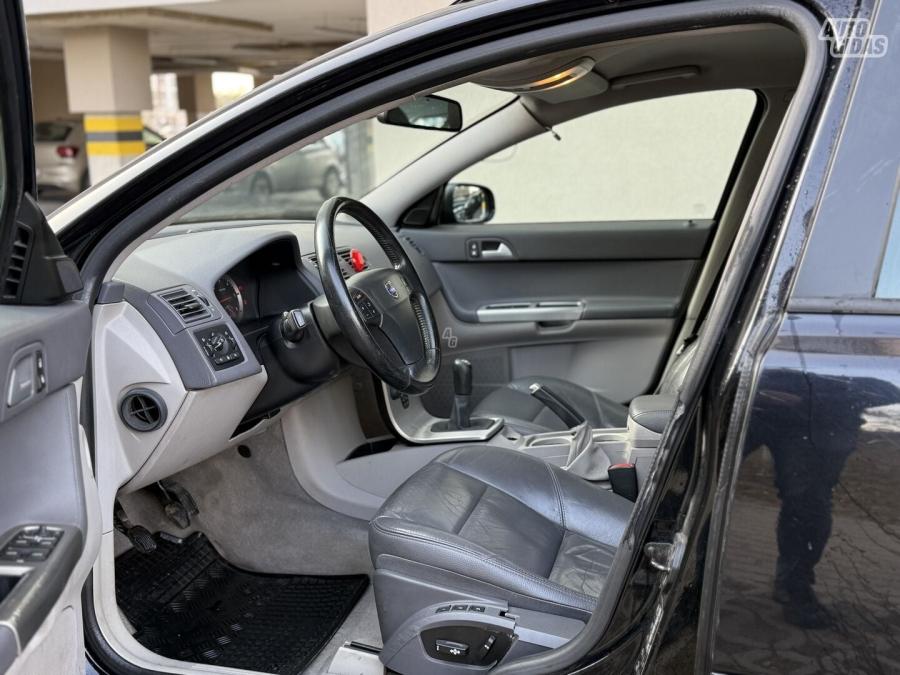 Volvo V50 2006 Viļņa, ar dzinēja tilpumu 2.00 L un nobraukumu 241 tūkst. km par 1750 €, foto 7 vietnē AUTOMOTO.COM.LV
