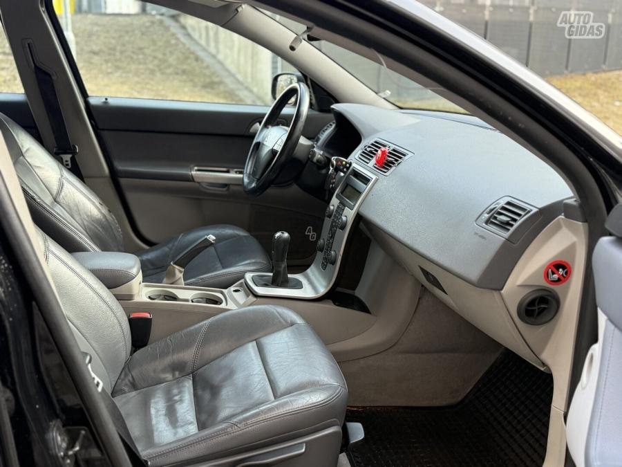 Volvo V50 2006 Viļņa, ar dzinēja tilpumu 2.00 L un nobraukumu 241 tūkst. km par 1750 €, foto 11 vietnē AUTOMOTO.COM.LV