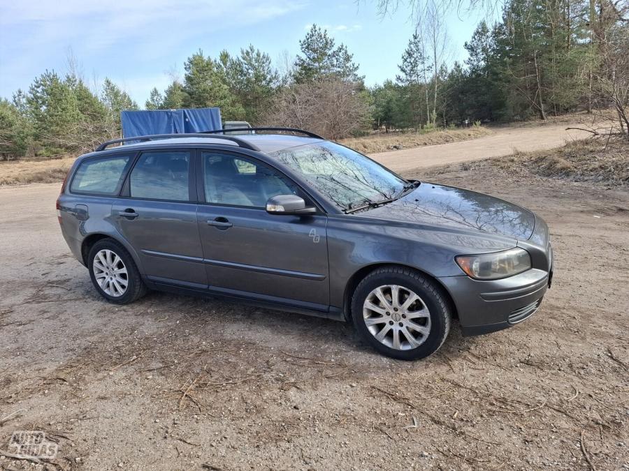 Volvo V50 2006 in Vilnius, with an engine capacity of 2.00 L and mileage of 378 thousand km for 1290 €, photo 1 on AUTOMOTO.COM.LV