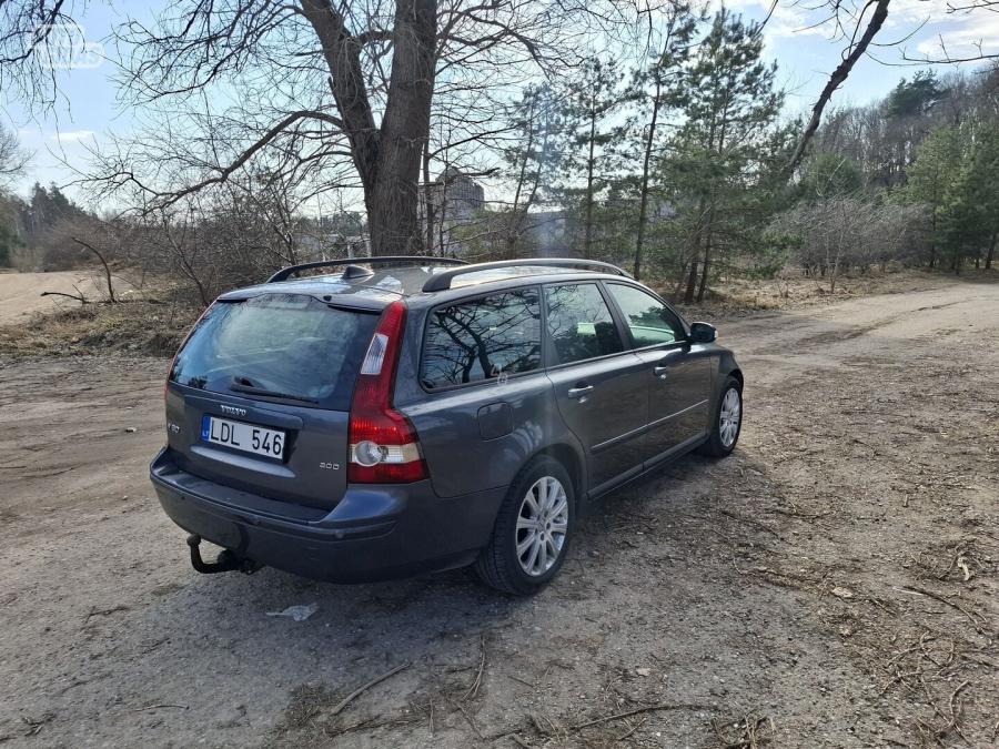 Volvo V50 2006 in Vilnius, with an engine capacity of 2.00 L and mileage of 378 thousand km for 1290 €, photo 5 on AUTOMOTO.COM.LV