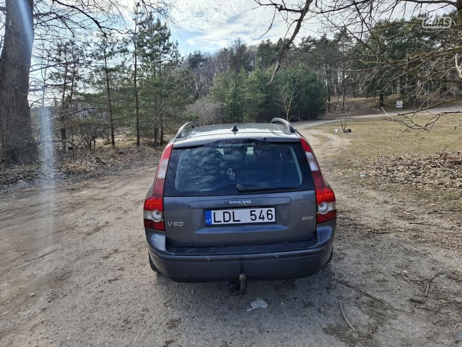 Volvo V50 2006 in Vilnius, with an engine capacity of 2.00 L and mileage of 378 thousand km for 1290 €, photo 6 on AUTOMOTO.COM.LV