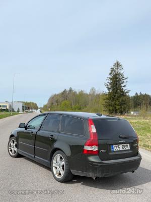 Volvo V50 2006 Tallina, ar dzinēja tilpumu 2.40 L un nobraukumu 350 tūkst. km par 2000 €, foto 3 vietnē AUTOMOTO.COM.LV