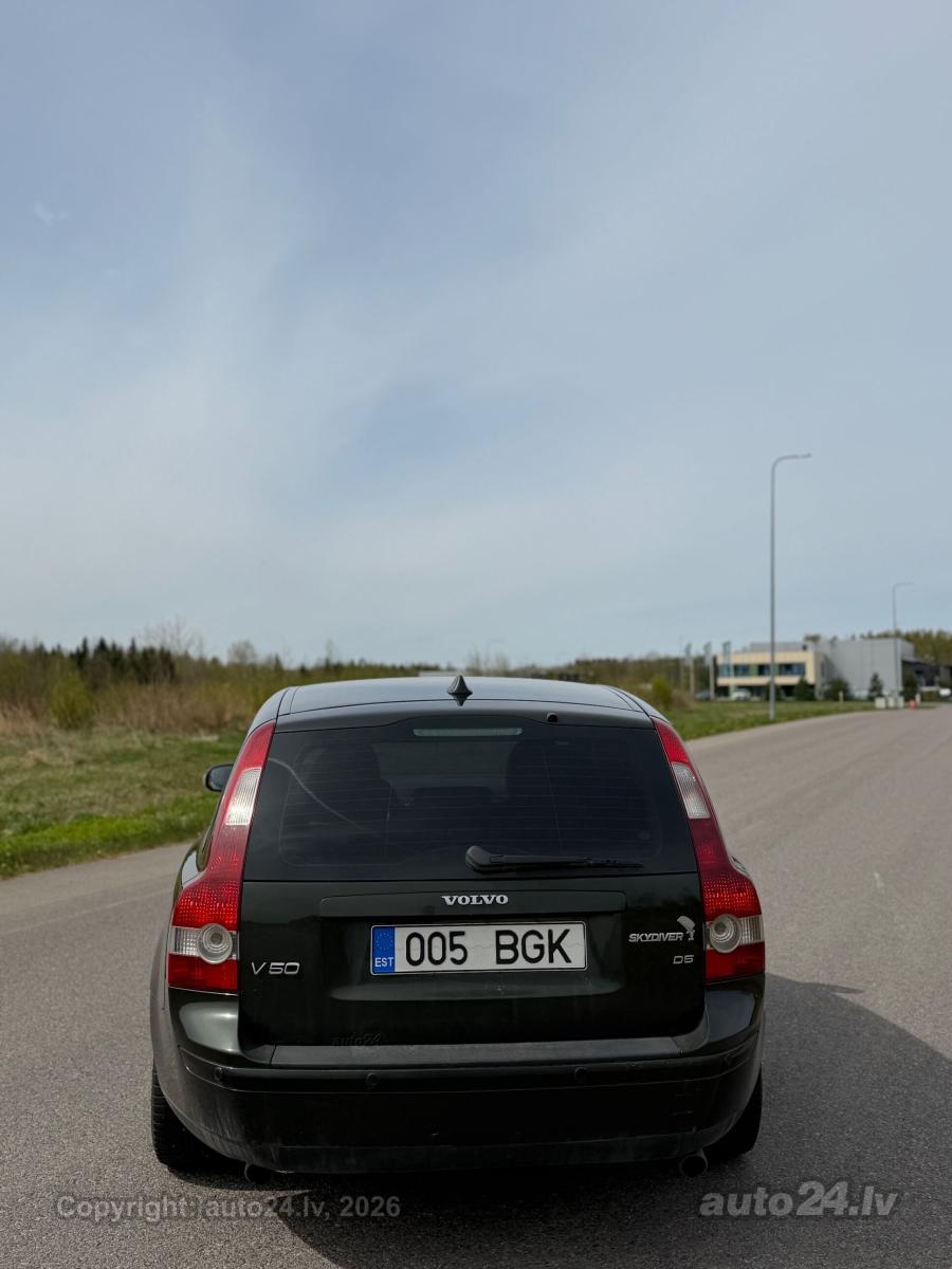 Volvo V50 2006 Tallina, ar dzinēja tilpumu 2.40 L un nobraukumu 350 tūkst. km par 2000 €, foto 4 vietnē AUTOMOTO.COM.LV