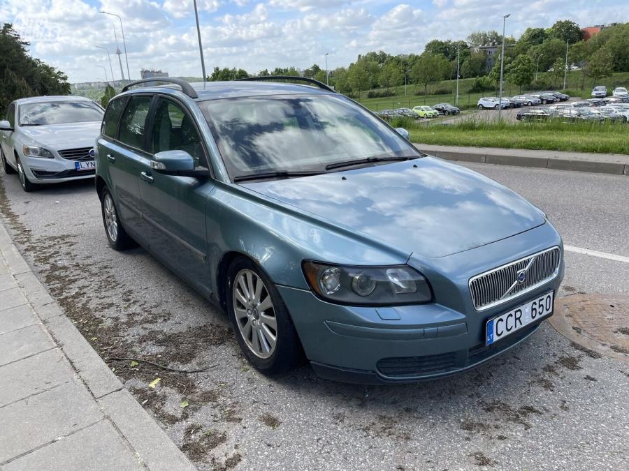 Volvo V50 2006 in Vilnius, with an engine capacity of 2.40 L and mileage of 242 thousand km for 600 €, photo 1 on AUTOMOTO.COM.LV