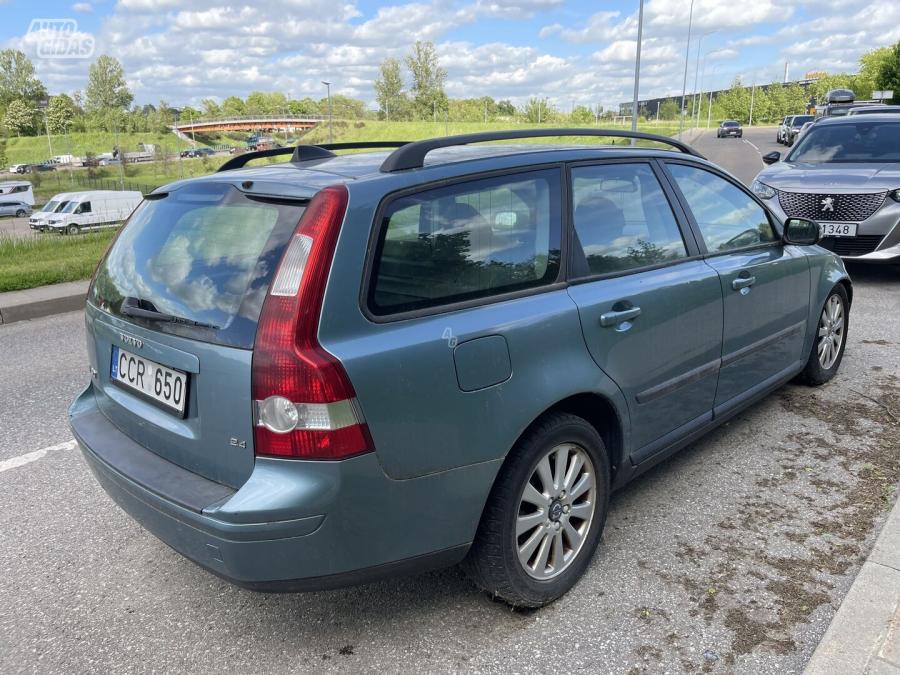 Volvo V50 2006 in Vilnius, with an engine capacity of 2.40 L and mileage of 242 thousand km for 600 €, photo 4 on AUTOMOTO.COM.LV