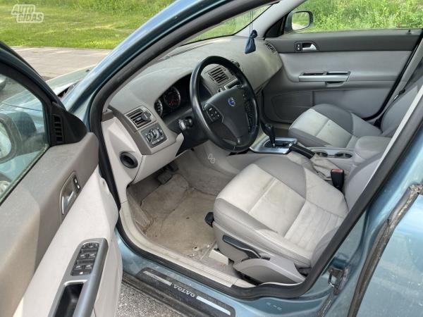 Volvo V50 2006 in Vilnius, with an engine capacity of 2.40 L and mileage of 242 thousand km for 600 €, photo 5 on AUTOMOTO.COM.LV