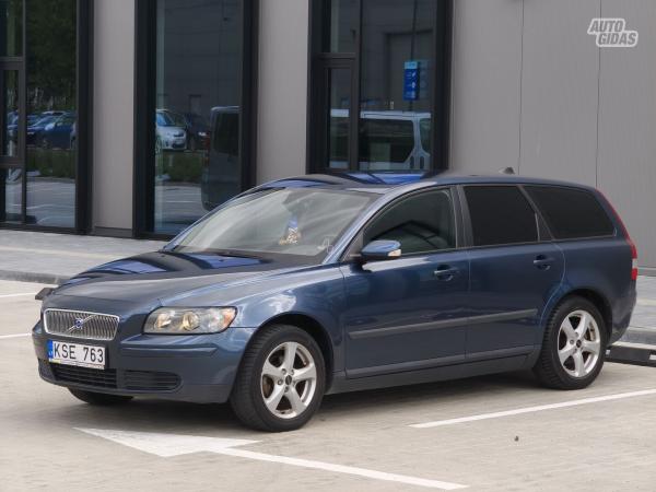 Volvo V50 2006 in Vilnius, with an engine capacity of 1.60 L and mileage of 291 thousand km for 1600 €, photo 1 on AUTOMOTO.COM.LV