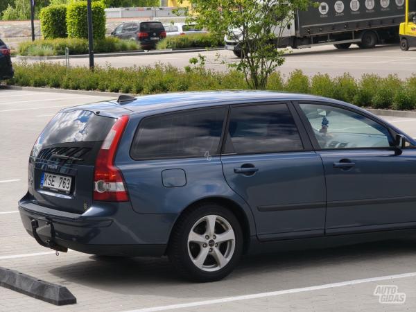 Volvo V50 2006 in Vilnius, with an engine capacity of 1.60 L and mileage of 291 thousand km for 1600 €, photo 2 on AUTOMOTO.COM.LV