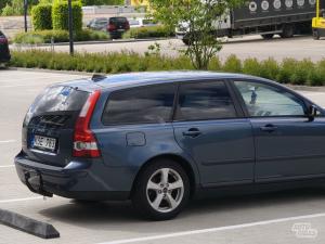 Volvo V50 2006 in Vilnius, with an engine capacity of 1.60 L and mileage of 291 thousand km for 1600 €, photo 3 on AUTOMOTO.COM.LV