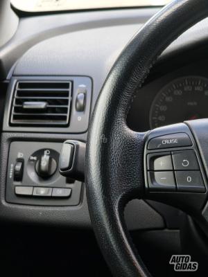 Volvo V50 2006 in Vilnius, with an engine capacity of 1.60 L and mileage of 291 thousand km for 1600 €, photo 15 on AUTOMOTO.COM.LV