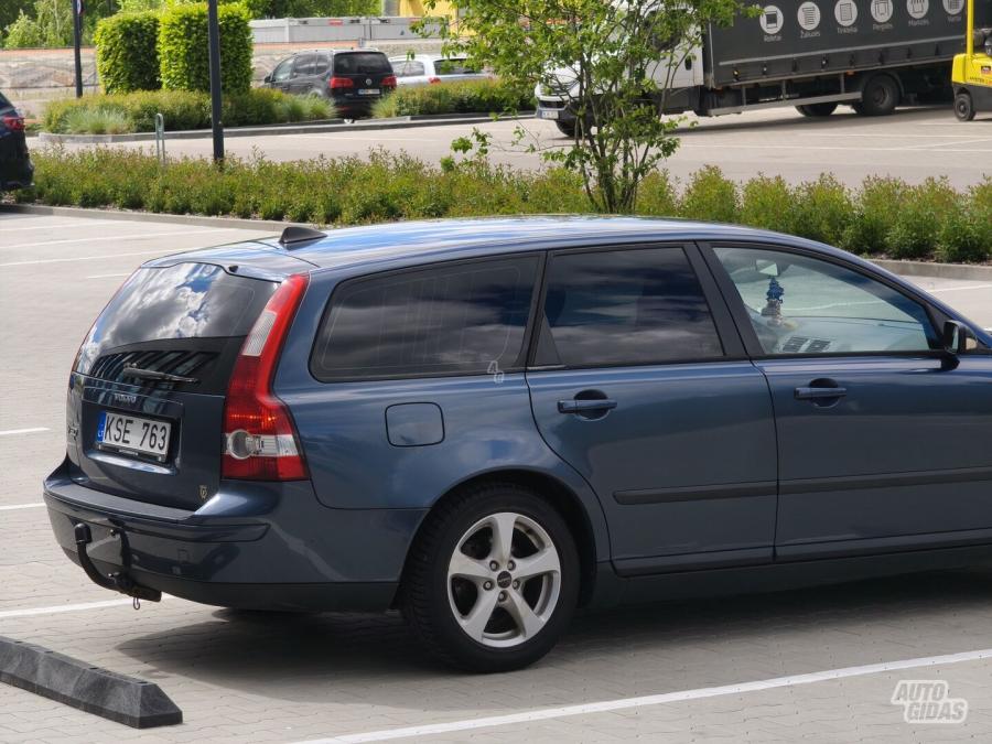 Volvo V50 2006 in Vilnius, with an engine capacity of 1.60 L and mileage of 291 thousand km for 1600 €, photo 3 on AUTOMOTO.COM.LV