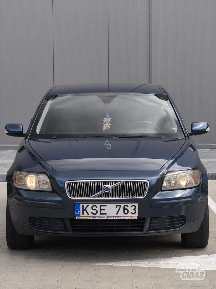 Volvo V50 2006 in Vilnius, with an engine capacity of 1.60 L and mileage of 291 thousand km for 1600 €, photo 6 on AUTOMOTO.COM.LV