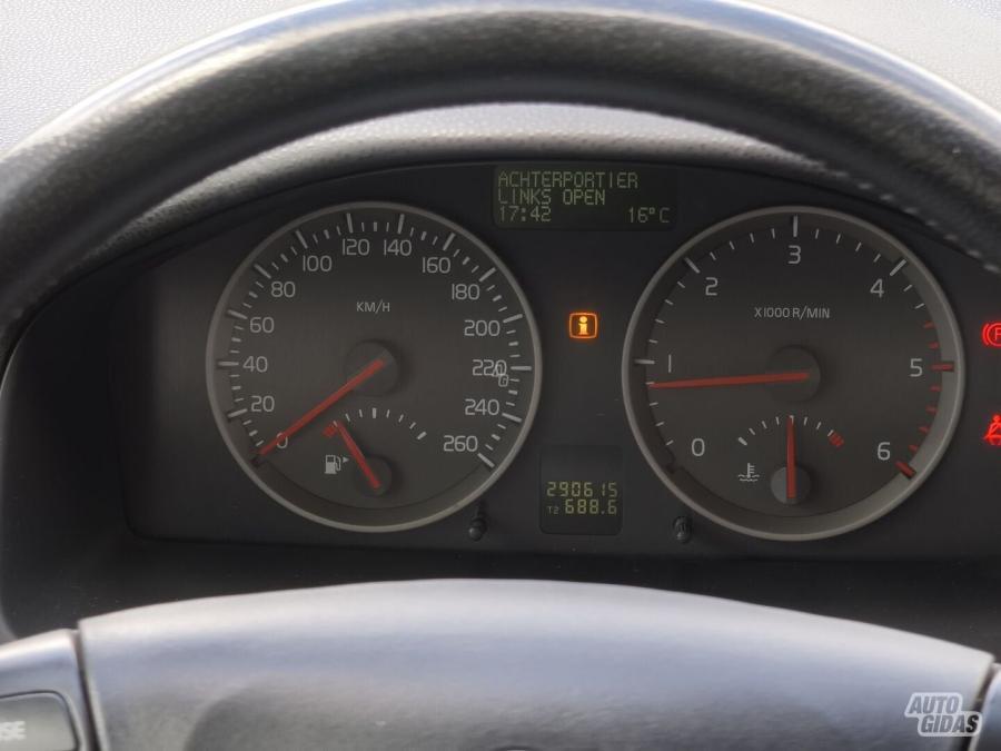 Volvo V50 2006 in Vilnius, with an engine capacity of 1.60 L and mileage of 291 thousand km for 1600 €, photo 16 on AUTOMOTO.COM.LV