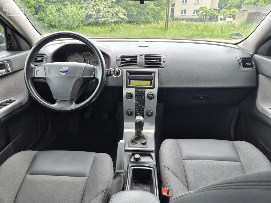 Volvo V50 2006 in Kaunas, with an engine capacity of 2.00 L and mileage of 290 thousand km for 1500 €, photo 12 on AUTOMOTO.COM.LV