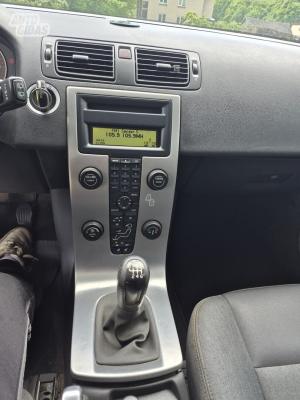 Volvo V50 2006 in Kaunas, with an engine capacity of 2.00 L and mileage of 290 thousand km for 1500 €, photo 13 on AUTOMOTO.COM.LV