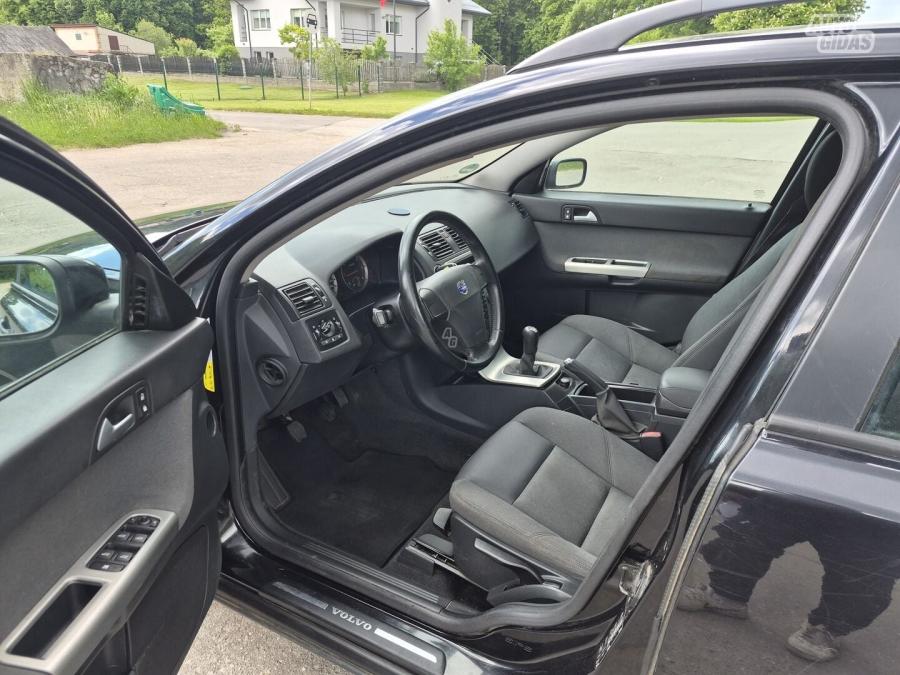 Volvo V50 2006 in Kaunas, with an engine capacity of 2.00 L and mileage of 290 thousand km for 1500 €, photo 16 on AUTOMOTO.COM.LV