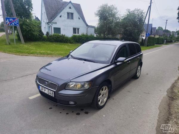 Volvo V50 2006 in Raseiniai, with an engine capacity of 2.00 L and mileage of 200 thousand km for 950 €, photo 1 on AUTOMOTO.COM.LV