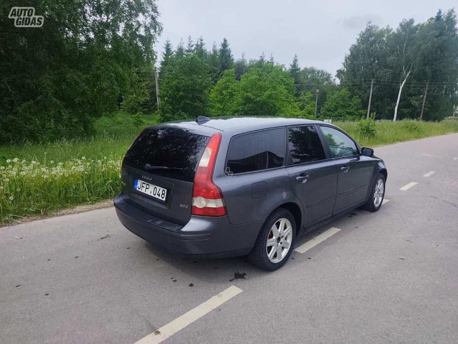 Volvo V50 2006 in Raseiniai, with an engine capacity of 2.00 L and mileage of 200 thousand km for 950 €, photo 6 on AUTOMOTO.COM.LV