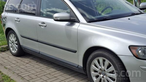 Volvo V50 2006 in Riga, with an engine capacity of 2.00 L and mileage of 314 thousand km for 1300 €, photo 4 on AUTOMOTO.COM.LV