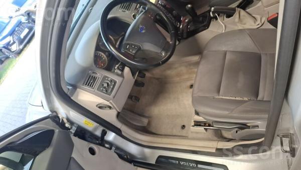 Volvo V50 2006 in Riga, with an engine capacity of 2.00 L and mileage of 314 thousand km for 1300 €, photo 7 on AUTOMOTO.COM.LV