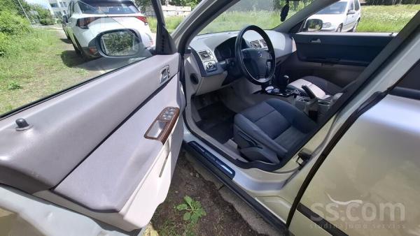 Volvo V50 2006 in Riga, with an engine capacity of 2.00 L and mileage of 314 thousand km for 1300 €, photo 9 on AUTOMOTO.COM.LV