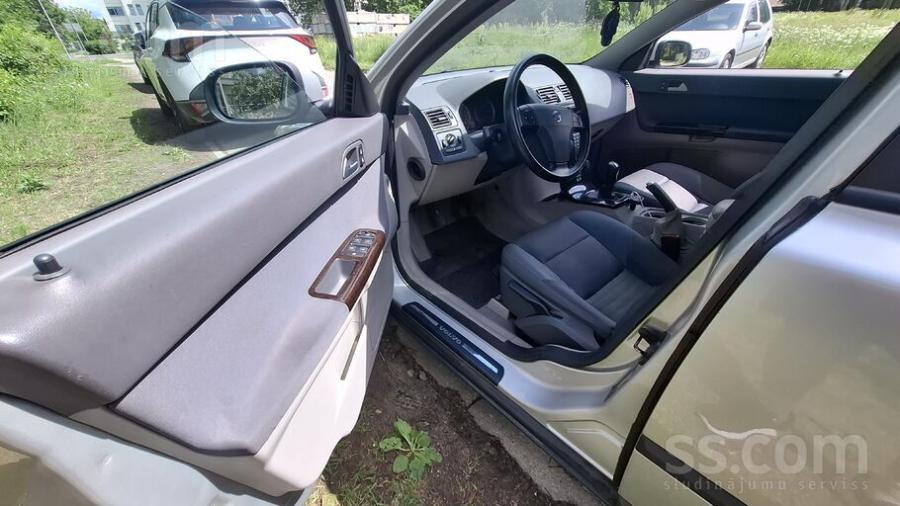 Volvo V50 2006 in Riga, with an engine capacity of 2.00 L and mileage of 314 thousand km for 1300 €, photo 10 on AUTOMOTO.COM.LV
