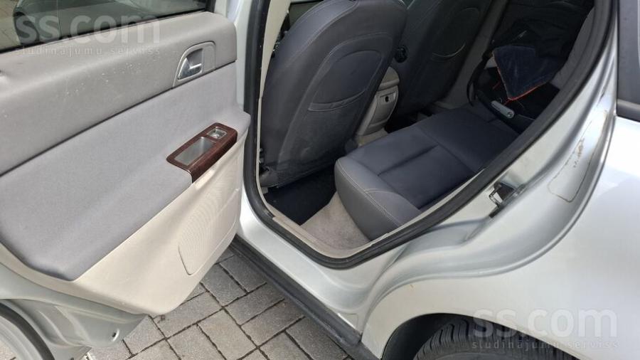 Volvo V50 2006 in Riga, with an engine capacity of 2.00 L and mileage of 314 thousand km for 1300 €, photo 12 on AUTOMOTO.COM.LV