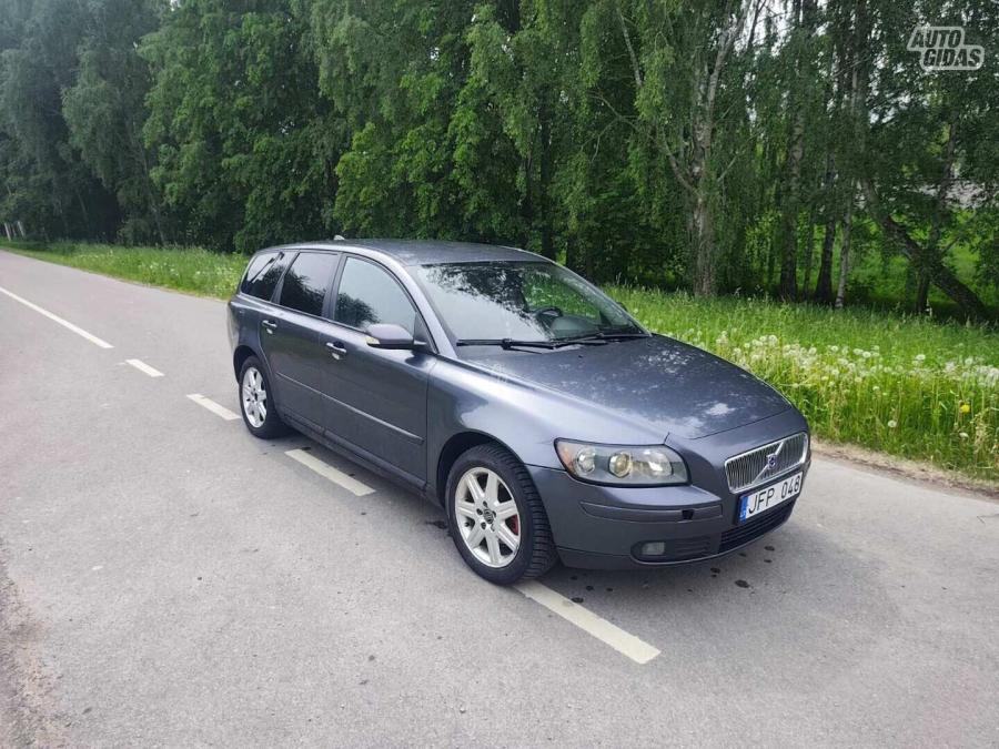 Volvo V50 2006 Raseiniai, ar dzinēja tilpumu 2.00 L un nobraukumu 200 tūkst. km par 950 €, foto 3 vietnē AUTOMOTO.COM.LV