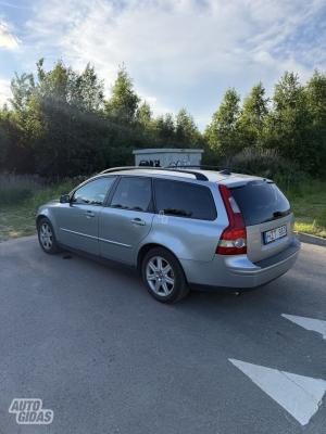 Volvo V50 2006 Viļņa, ar dzinēja tilpumu 2.40 L un nobraukumu 349 tūkst. km par 1600 €, foto 4 vietnē AUTOMOTO.COM.LV