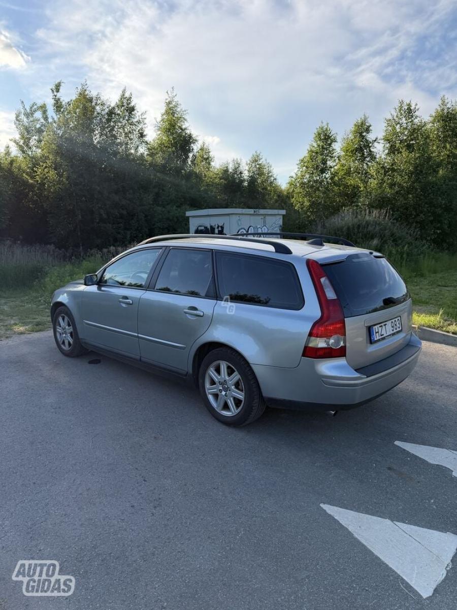 Volvo V50 2006 Viļņa, ar dzinēja tilpumu 2.40 L un nobraukumu 349 tūkst. km par 1600 €, foto 4 vietnē AUTOMOTO.COM.LV