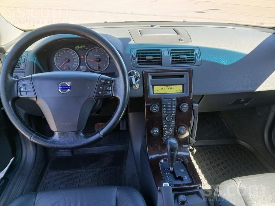 Volvo V50 2006 Rīga, ar dzinēja tilpumu 2.40 L un nobraukumu 391 tūkst. km par 2550 €, foto 12 vietnē AUTOMOTO.COM.LV