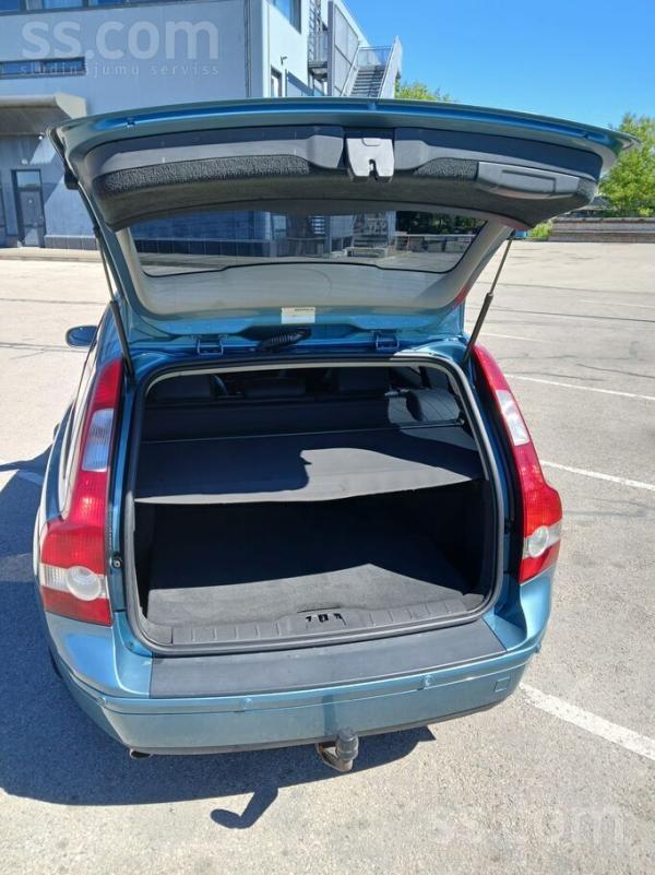 Volvo V50 2006 Rīga, ar dzinēja tilpumu 2.40 L un nobraukumu 391 tūkst. km par 2500 €, foto 5 vietnē AUTOMOTO.COM.LV