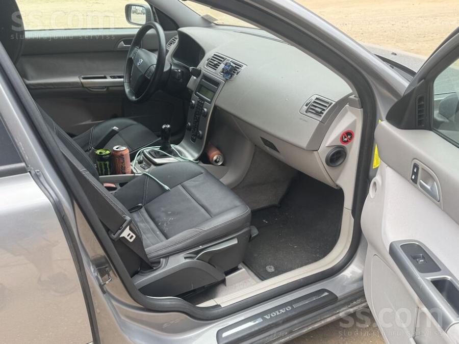 Volvo V50 2006 Daugavpils, ar dzinēja tilpumu 2.00 L un nobraukumu 29 tūkst. km par 1700 €, foto 8 vietnē AUTOMOTO.COM.LV