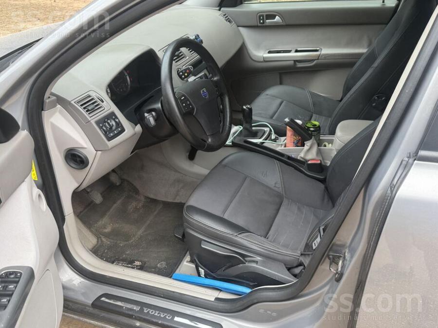 Volvo V50 2006 Daugavpils, ar dzinēja tilpumu 2.00 L un nobraukumu 29 tūkst. km par 1700 €, foto 13 vietnē AUTOMOTO.COM.LV