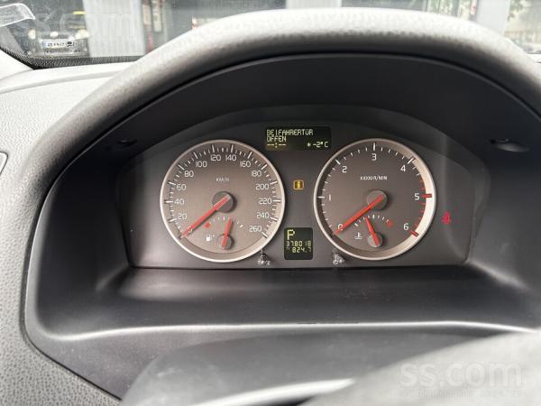 Volvo V50 2006 Rīga, ar dzinēja tilpumu 2.40 L un nobraukumu 378 tūkst. km par 2500 €, foto 4 vietnē AUTOMOTO.COM.LV